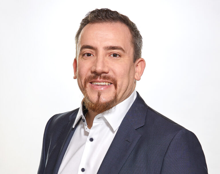 Ihr Full-Service-Partner für Private-Label & Lohnfertigung | Velvety